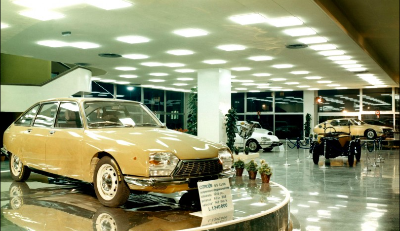 Un mois, un garage Citroën, Milan, par le Dr Danche